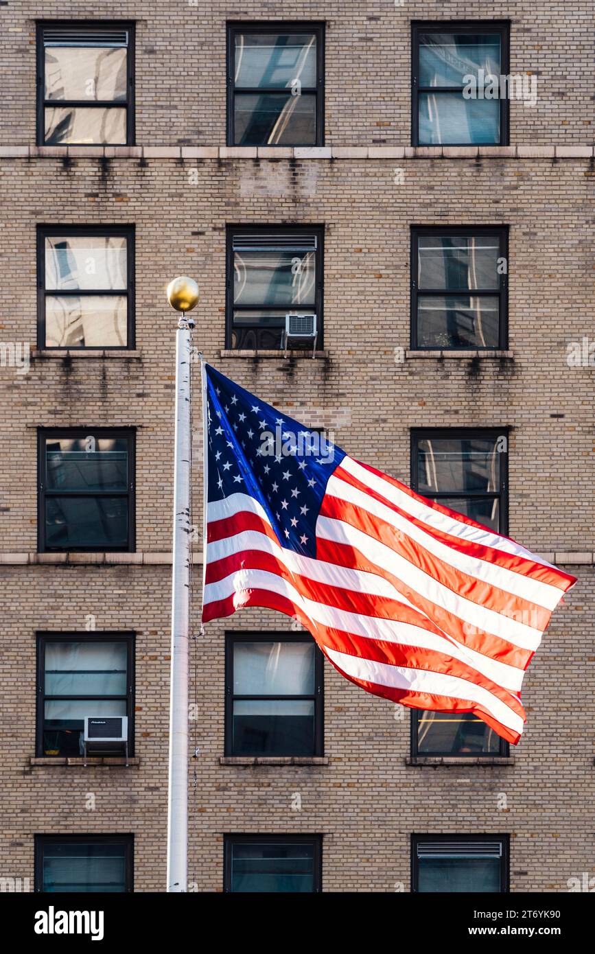 Flag flying plain hi-res stock photography and images - Alamy