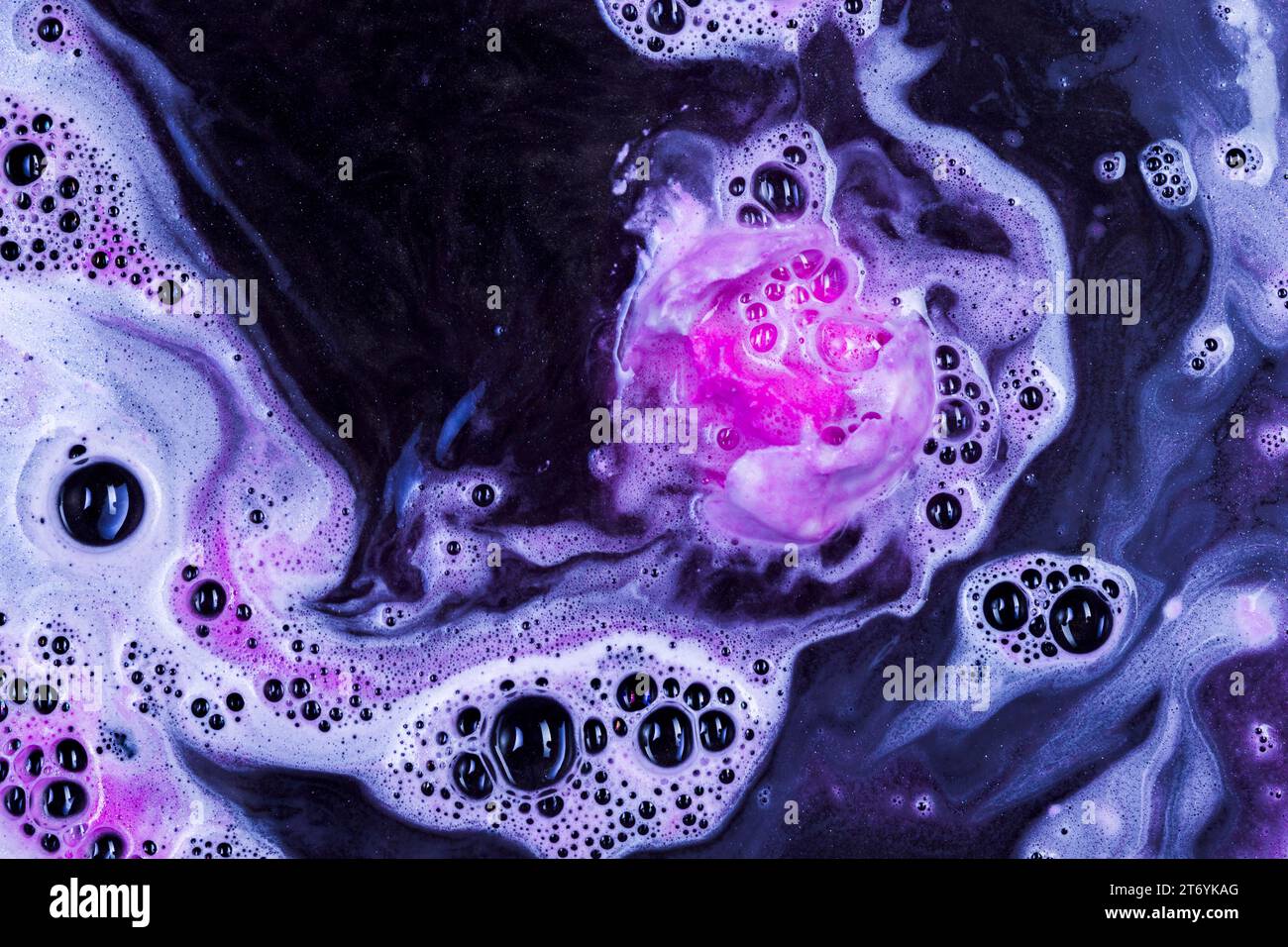 Fizzy bath bomb blue water Stock Photo - Alamy