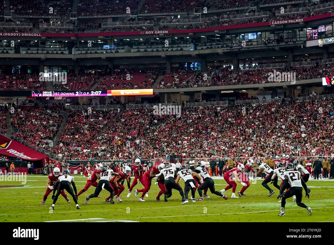 The Atlanta Falcons play the Arizona Cardinals in State Farm Stadium ...