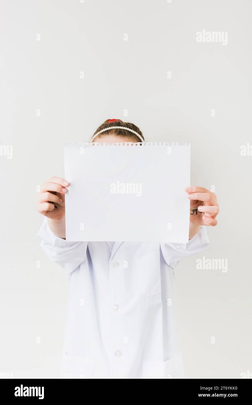 Girl holding sheet hi-res stock photography and images - Alamy