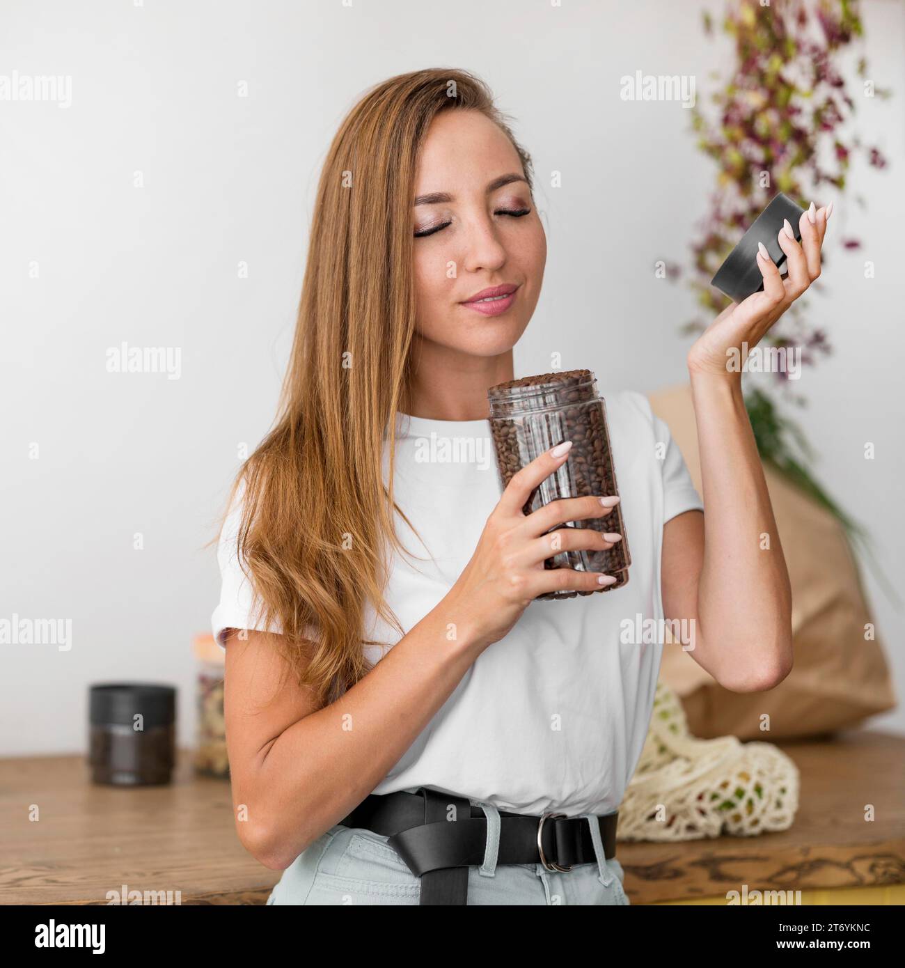 Woman coffee bean smell hi-res stock photography and images - Alamy