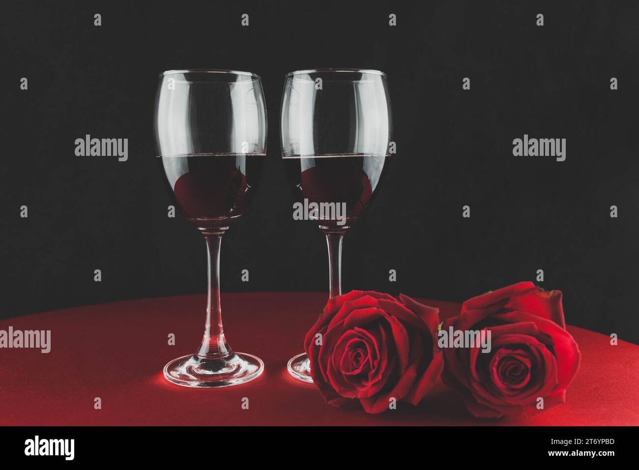 Dos copas con vino hi-res stock photography and images - Alamy