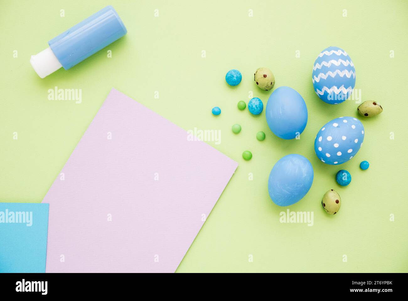 Blue easter eggs with paper sheet table Stock Photo - Alamy