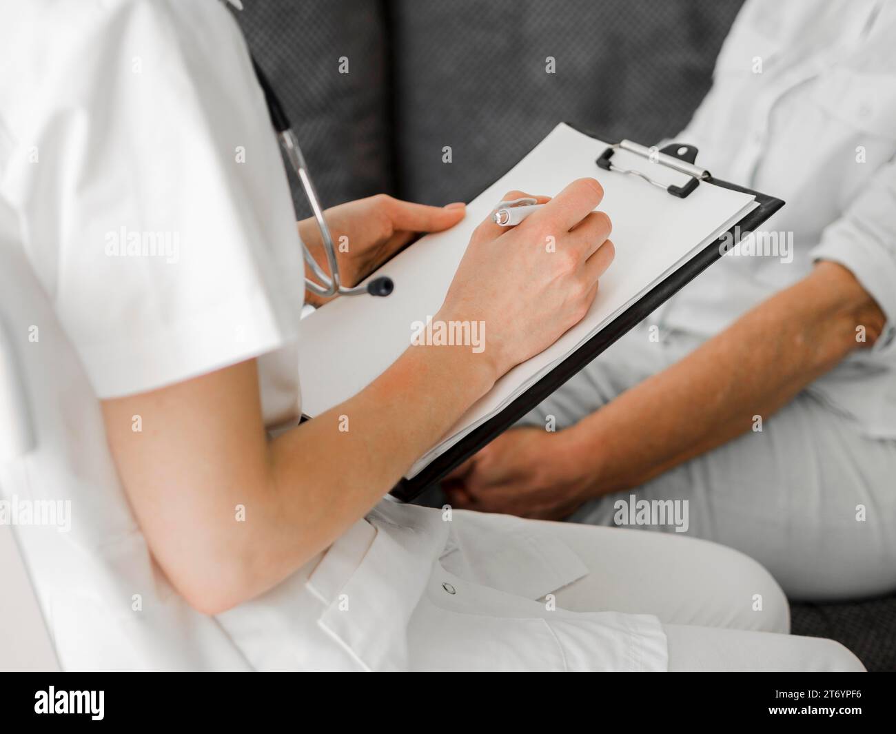 Doctor sick note hi-res stock photography and images - Alamy