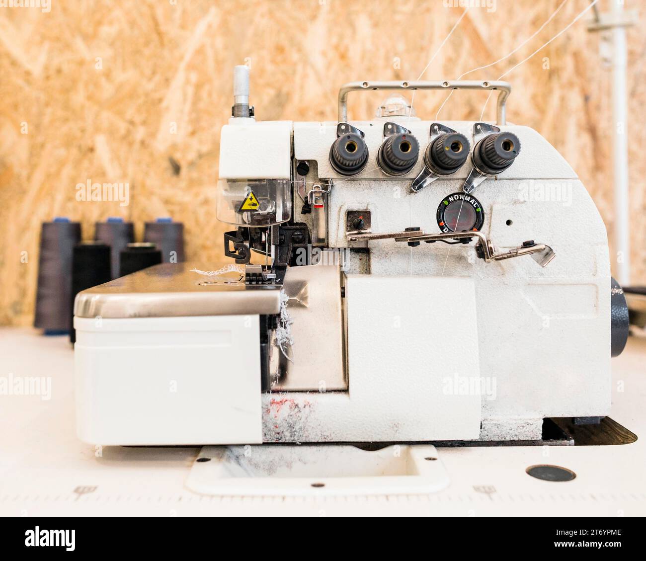 Sewing machine tailor shop hi-res stock photography and images - Alamy