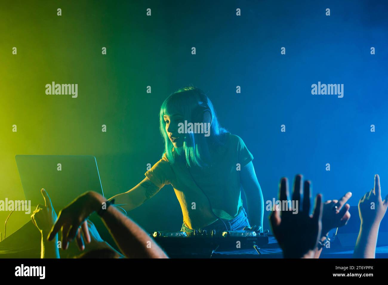 Clubbing style hi-res stock photography and images - Alamy