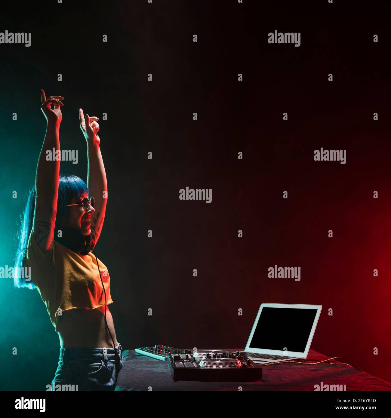 Hands audio production hi-res stock photography and images - Alamy