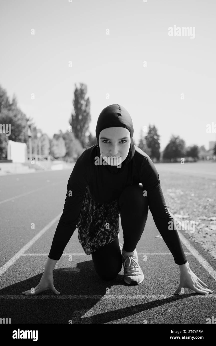 Front view woman crouching start Stock Photo - Alamy