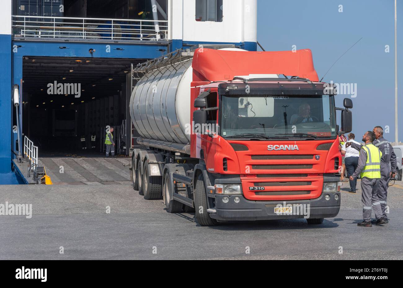 Articulated lorry europe hi-res stock photography and images - Alamy