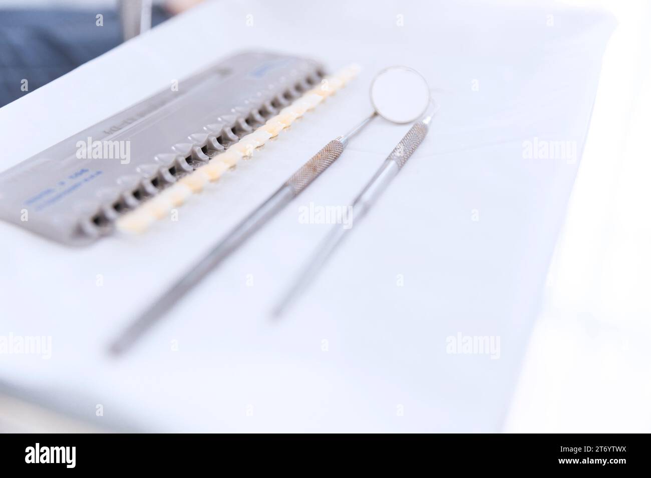 Palette teeth shades with dental mirror probe desk Stock Photo - Alamy
