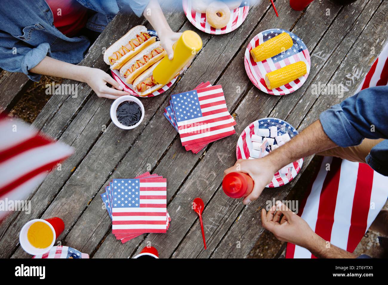 People eating table Stock Photo - Alamy