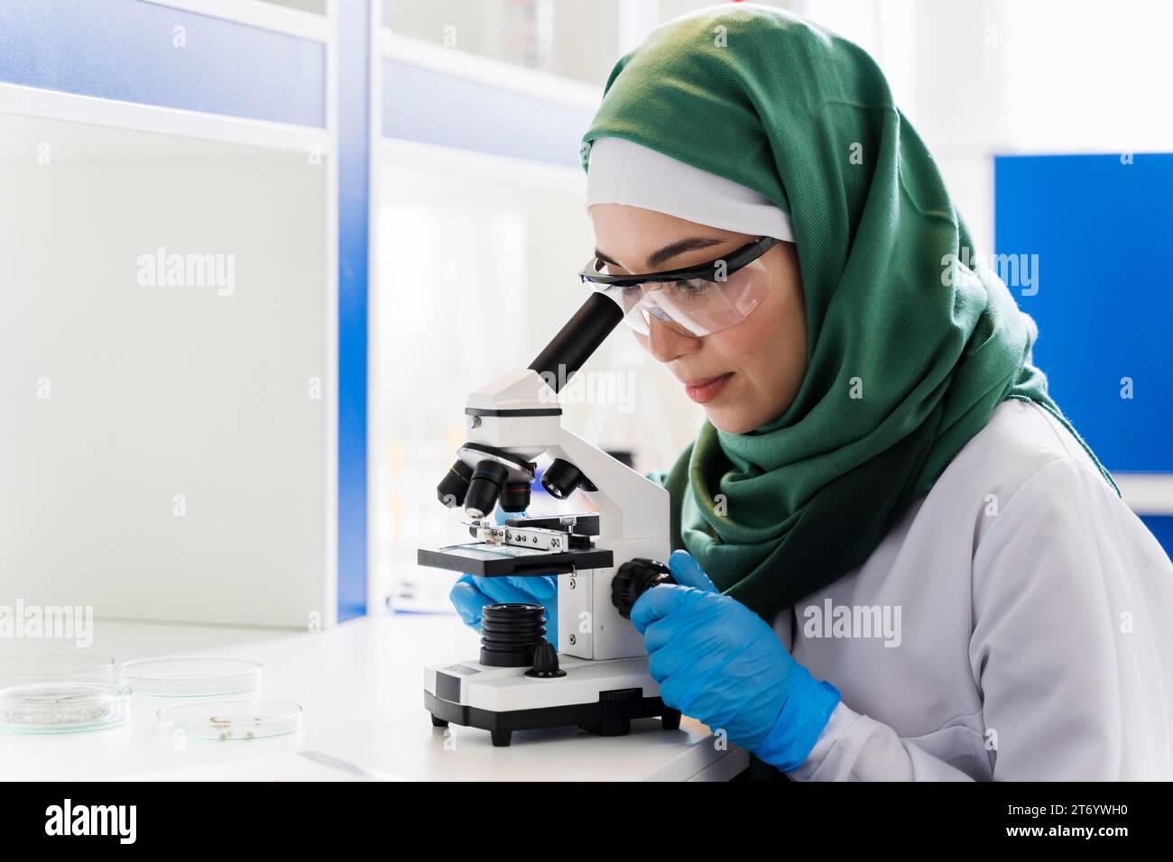 Islamic scientist hi-res stock photography and images - Alamy