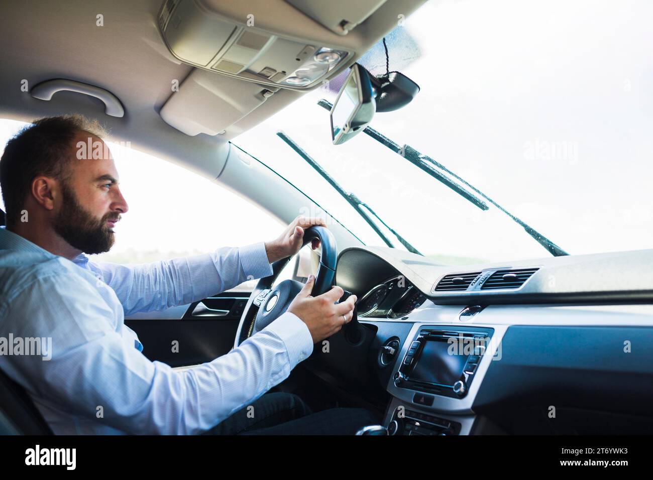 Person sitting inside car side view hi-res stock photography and images ...