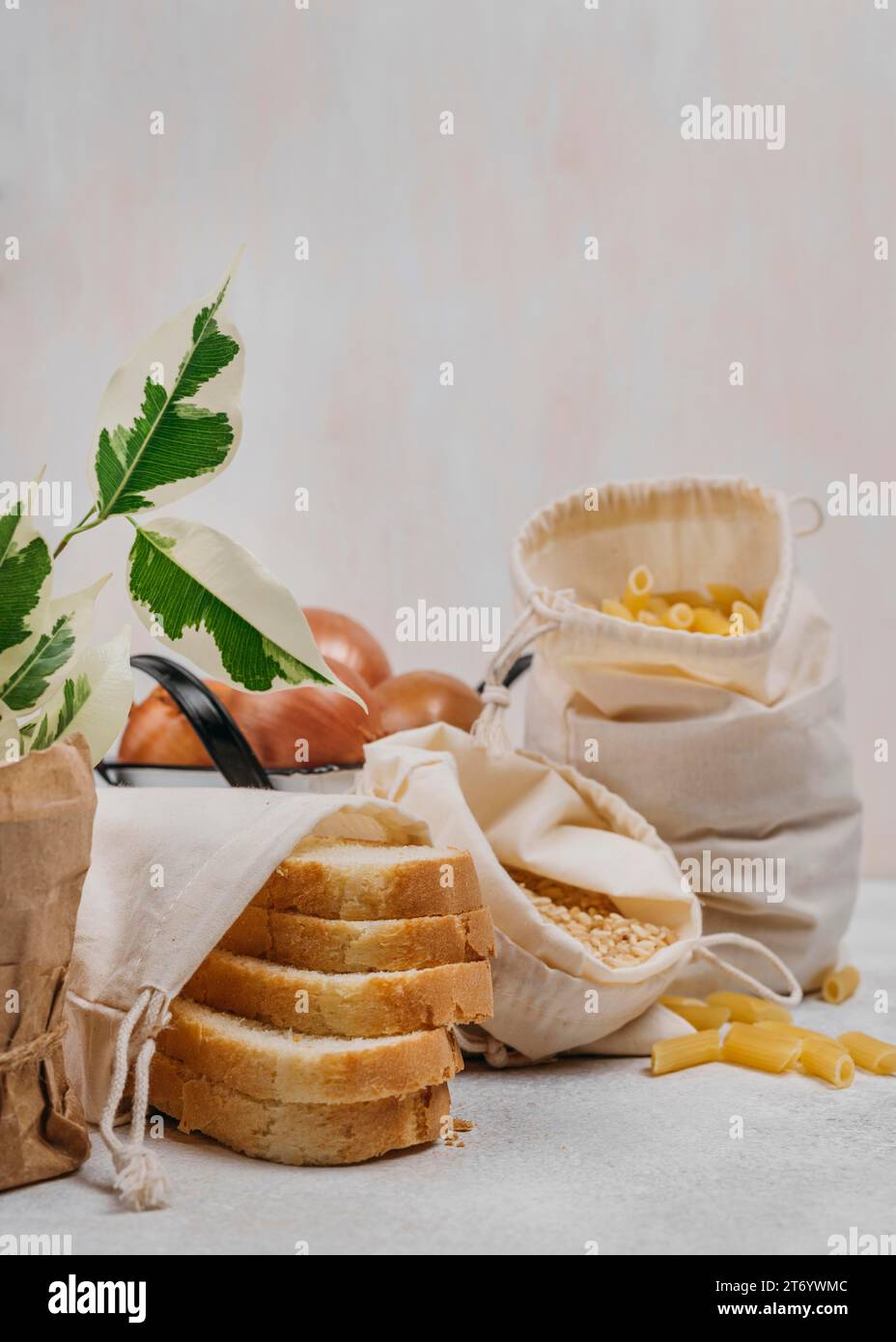 Slices bread pantry food ingredients Stock Photo - Alamy