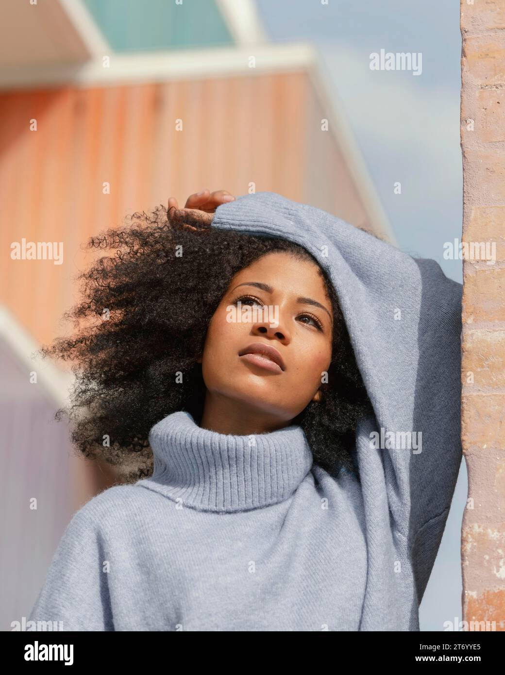 Medium length model hi-res stock photography and images - Alamy