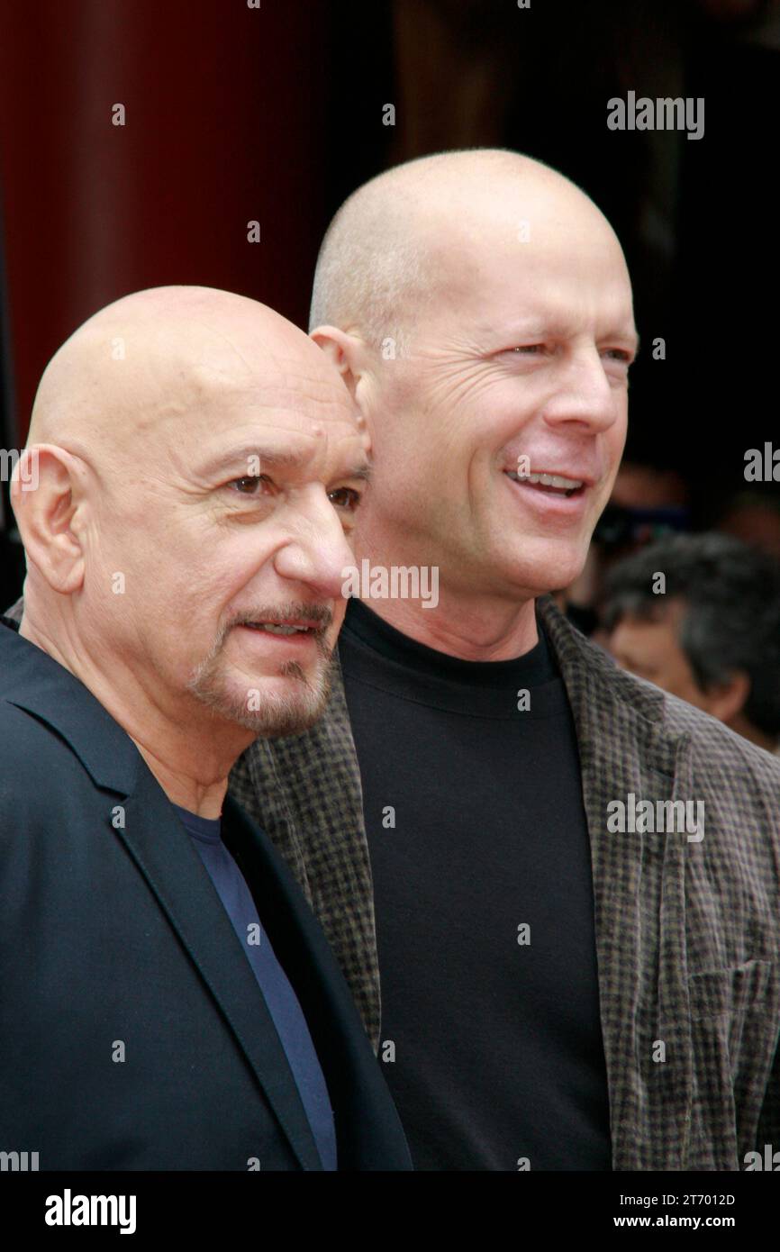 Ben Kingsley and Bruce Willis at the Hollywood Chamber of Commerce ...