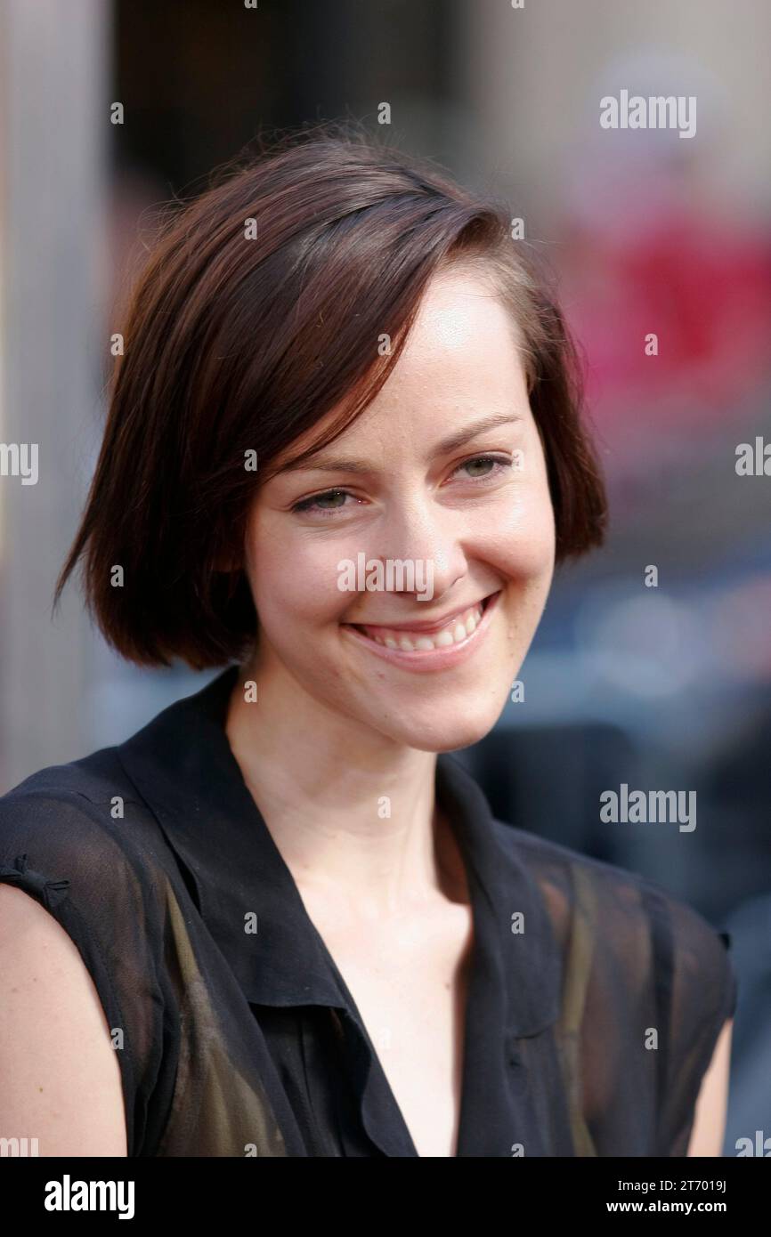 Jenna Malone at the premiere of "Legend of the Guardians: The Owls of ...