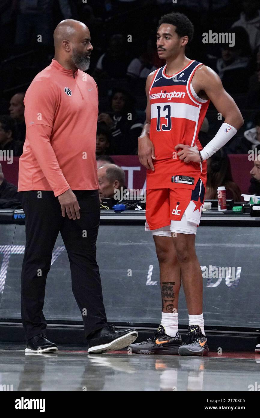 Washington Wizards coach Wes Unseld, Jr, left, talks with Wizards' Jordan Poole who prepares to ...