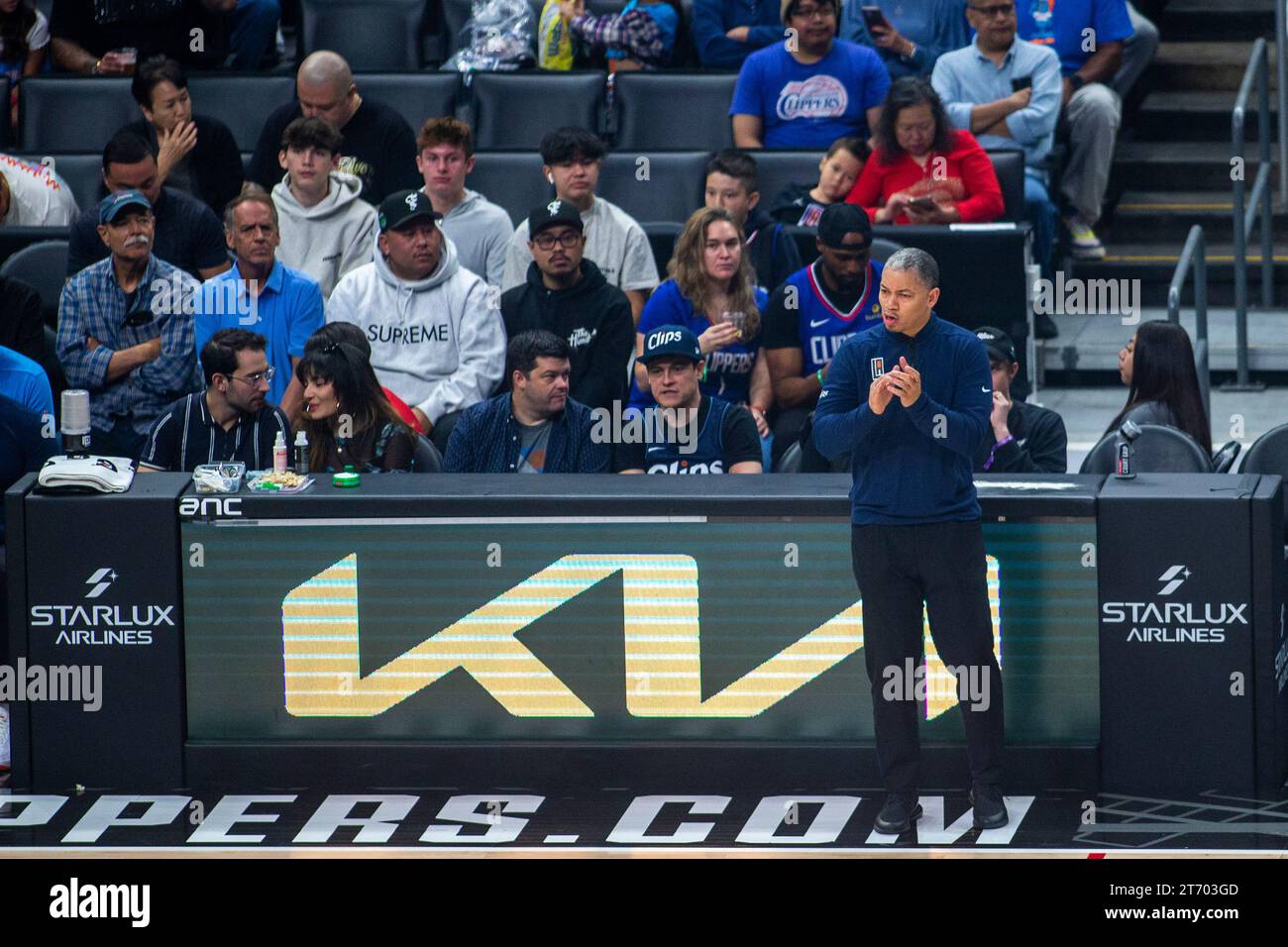 LOS ANGELES, CA - NOVEMBER 12: Los Angeles Clippers head coach Tyronn ...