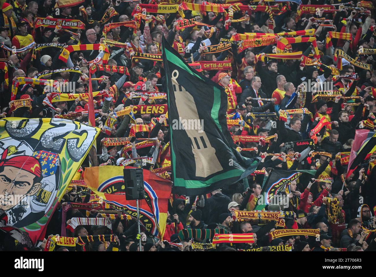 Drapeaux supporters football hi-res stock photography and images - Alamy