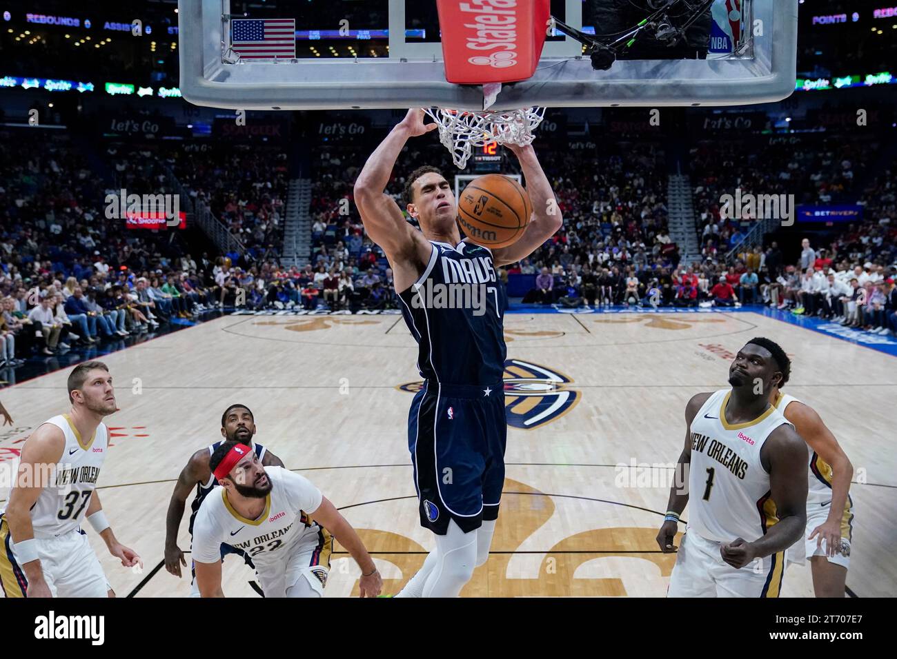 Dallas Mavericks center Dwight Powell (7) slam dunks in the first half ...