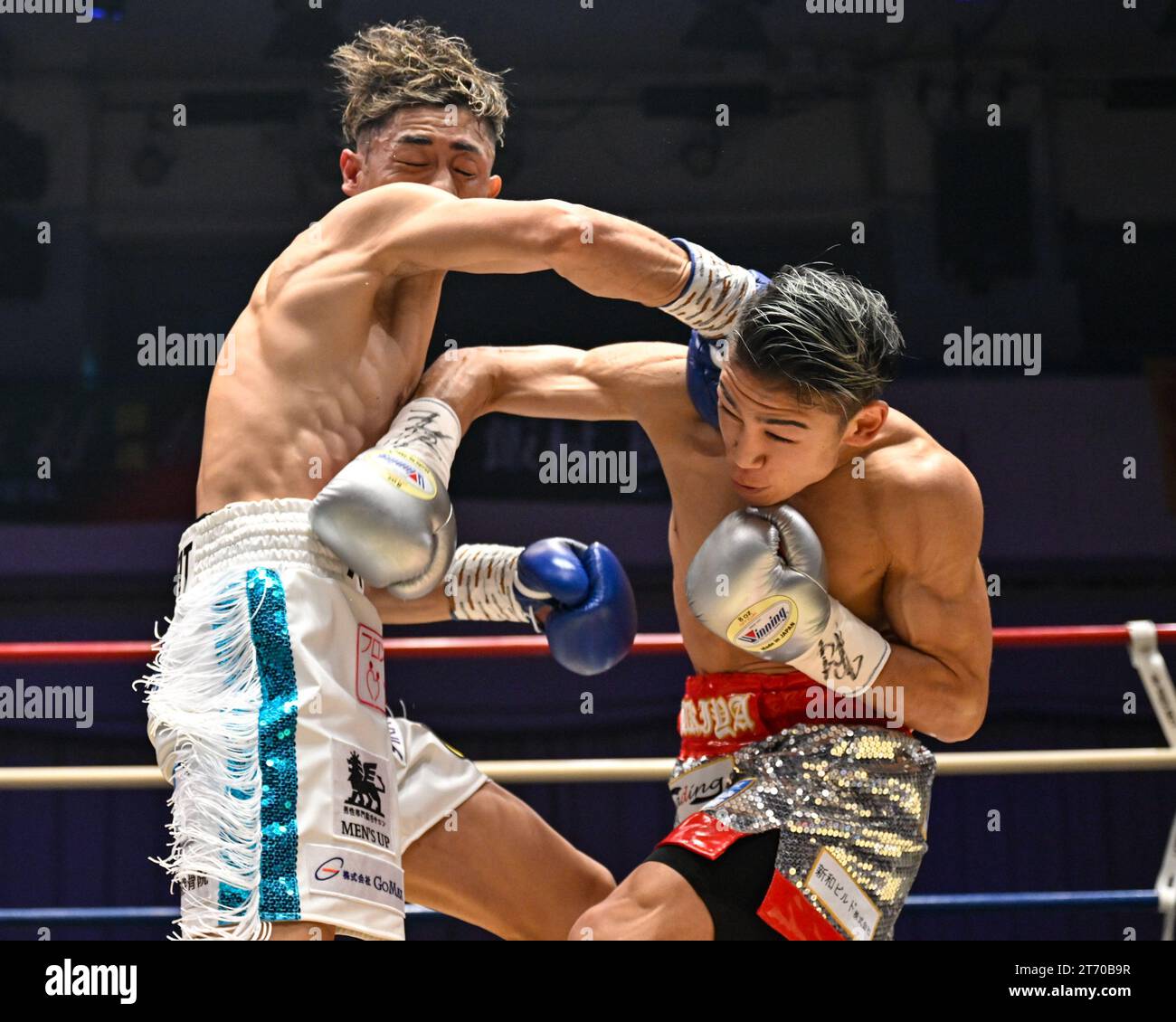 Champion Jukiya Iimura (R) and challenger Katsuya Murakami compete ...