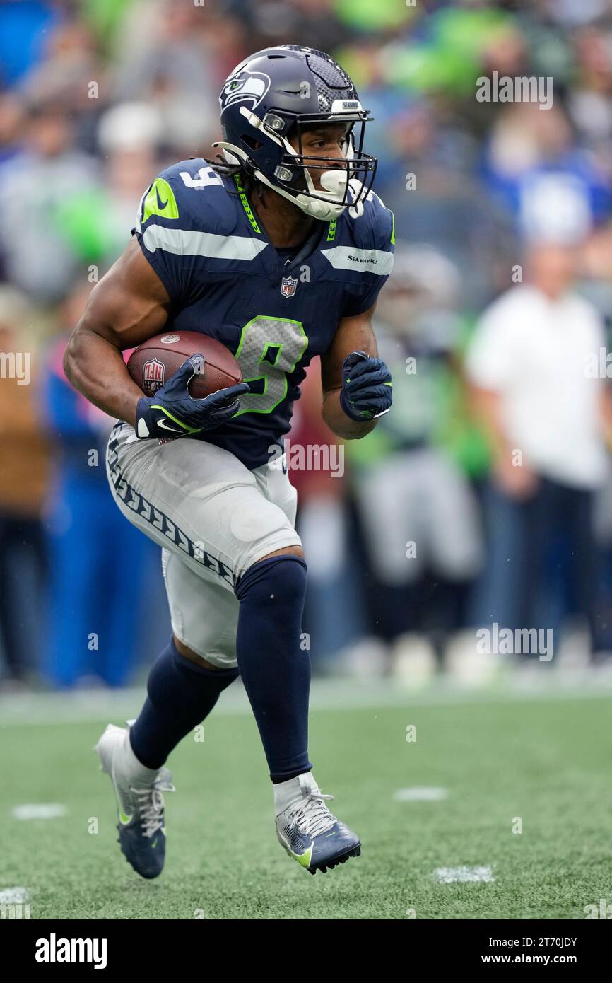 Seattle Seahawks running back Kenneth Walker III (9) runs with the ball ...