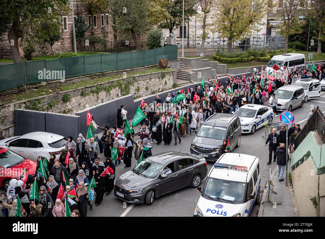 Palestinian supporters who started walking from Edirnekapi were seen ...