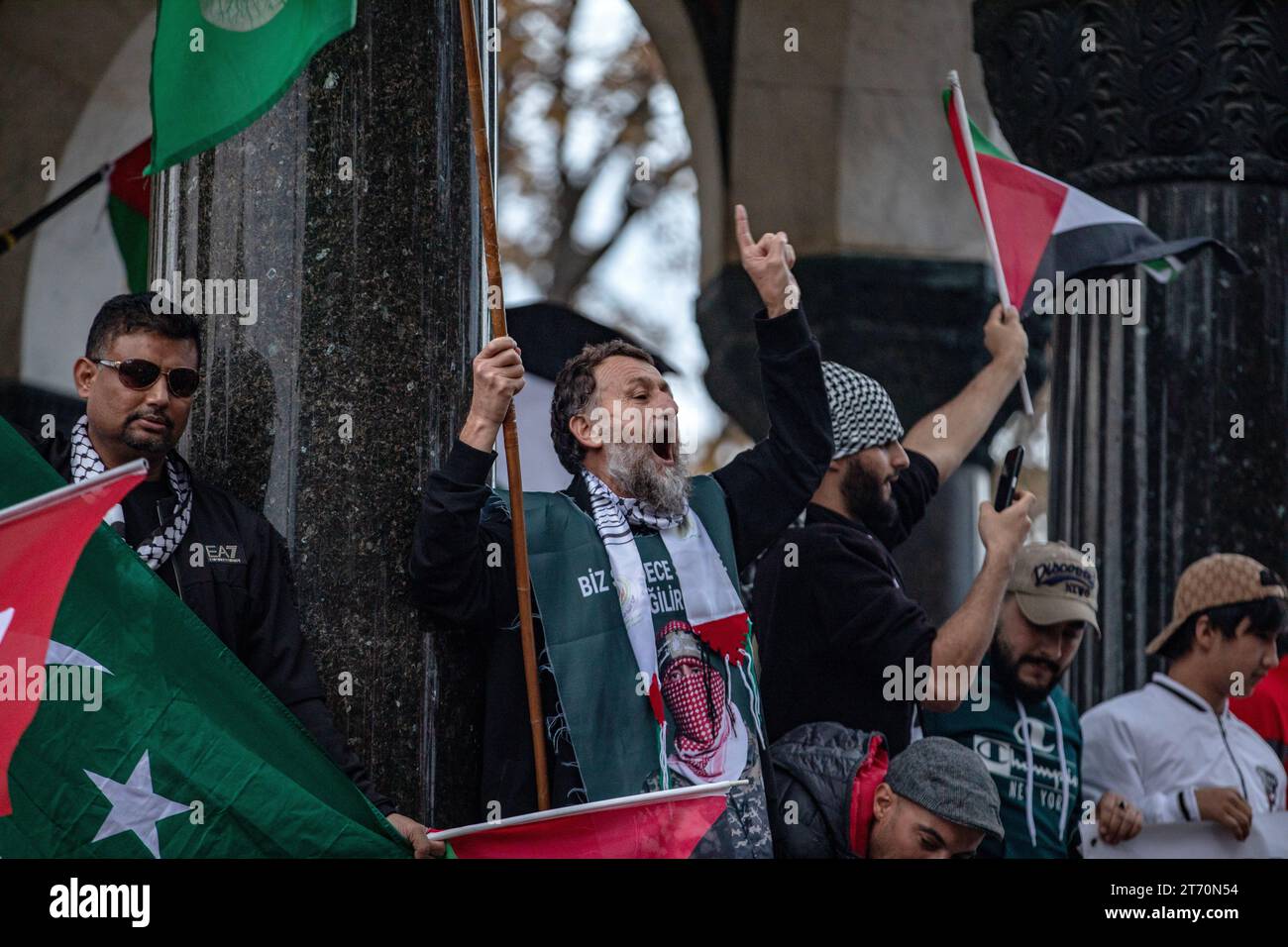 Palestinian supporters who went to the German Fountain in Sultanahmet ...