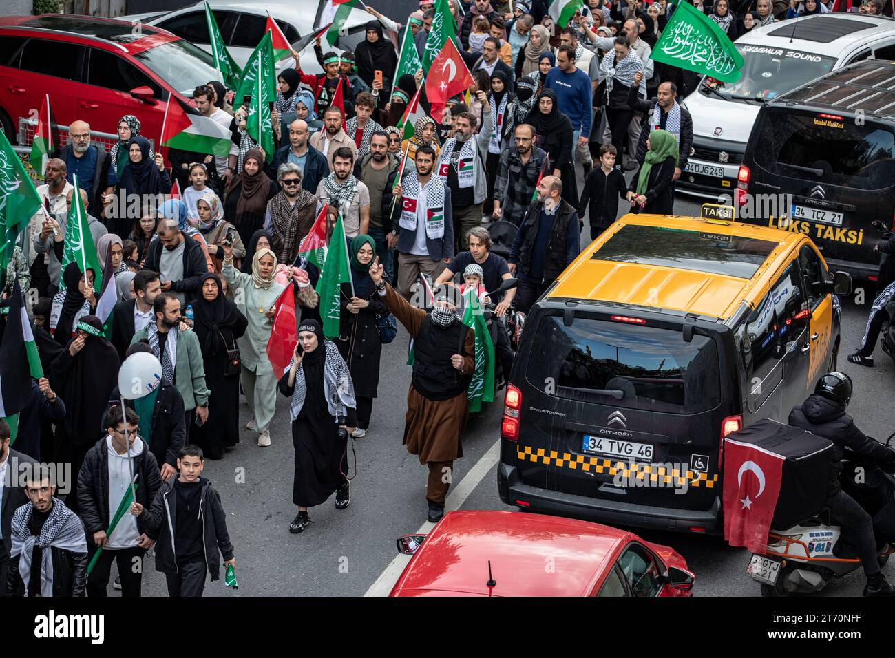 Palestinian supporters who started walking from Edirnekapi were seen ...