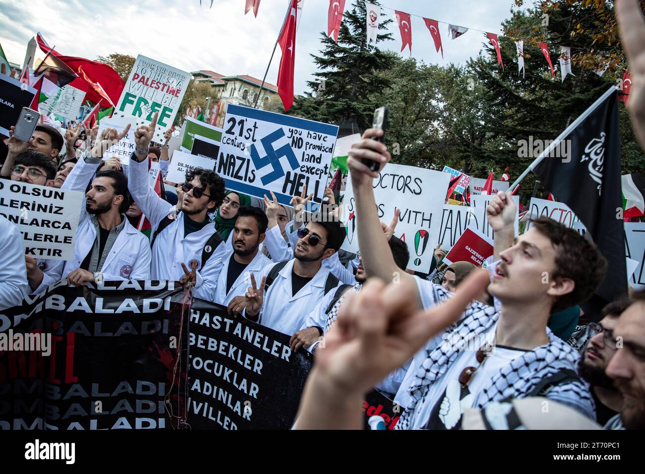 In Sultanahmet Square, Palestinian supporting doctors chanted takbir ...