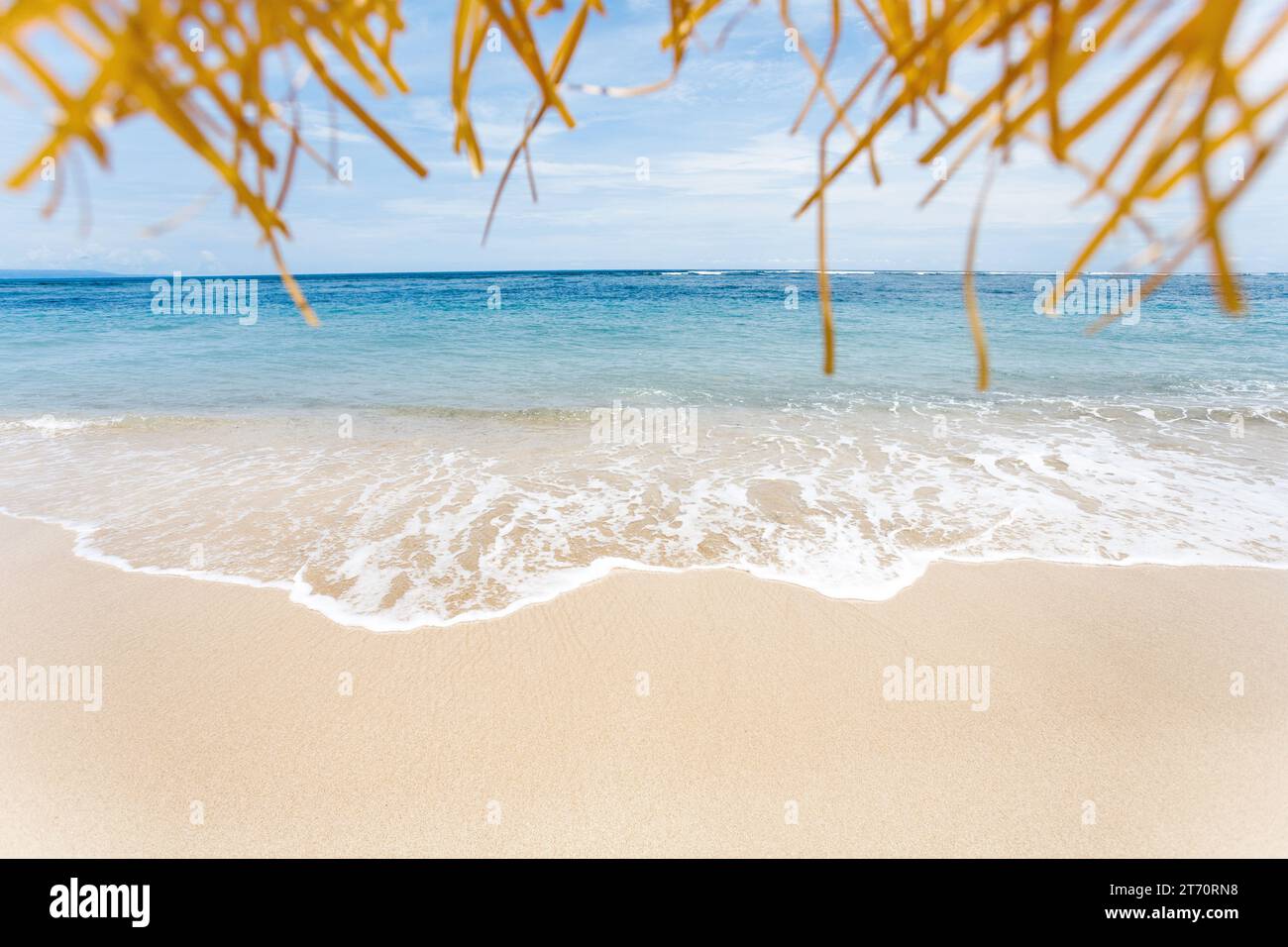 Relaxing tropical beach scene empty hi-res stock photography and images ...