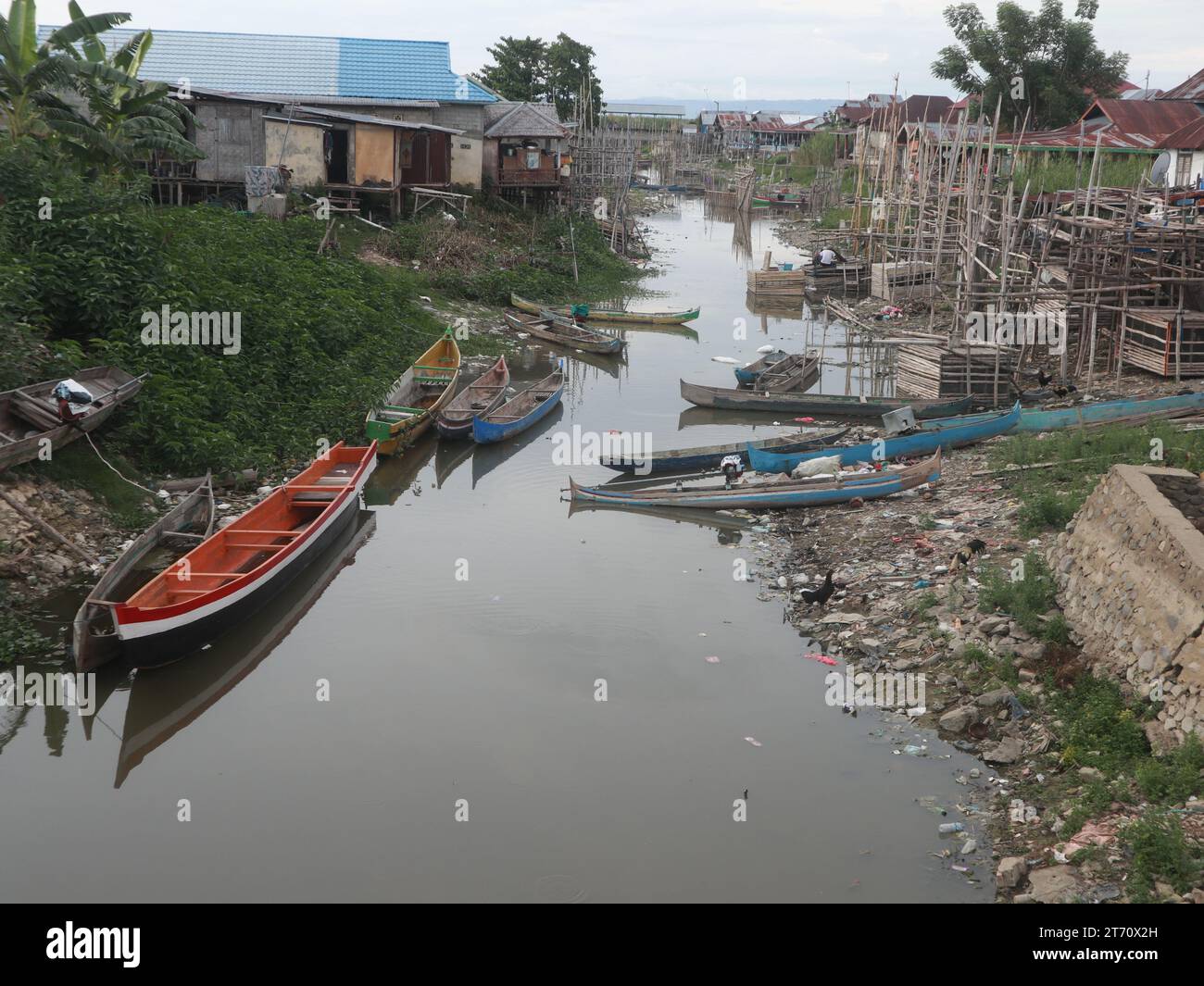 dry river bed due to a severe drought Stock Photo - Alamy