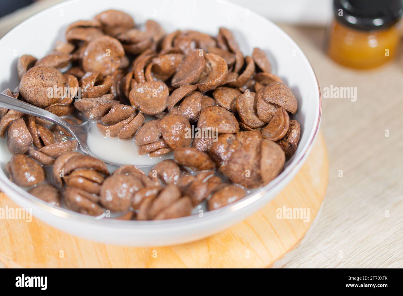 Sweet chocolate breakfast cereal flakes Stock Photo - Alamy