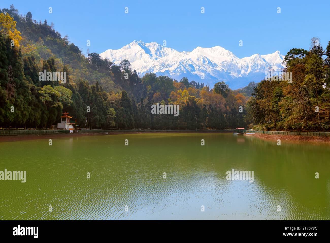 Scenic mountain lake surrounded with trees with view of the ...