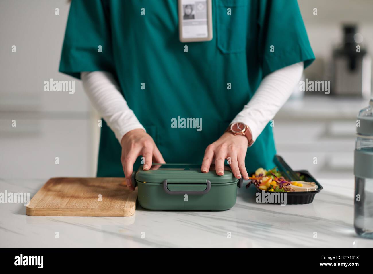 Medical nurse packing containers with food for lunch Stock Photo - Alamy