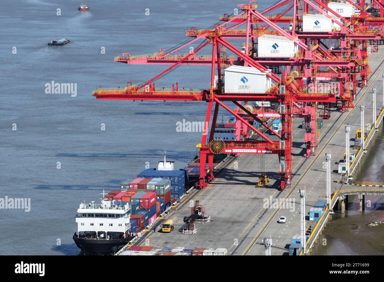 NANJING, CHINA - NOVEMBER 13, 2023 - Container ships dock at the ...