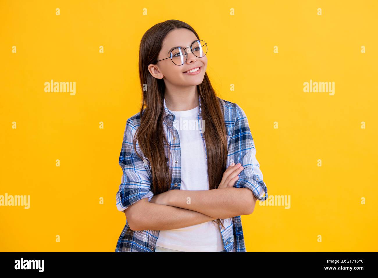 Teenage Girl Wear Eyesight Glasses Teenage Girl Can See With Eyesight Glasses Teenage Girl In