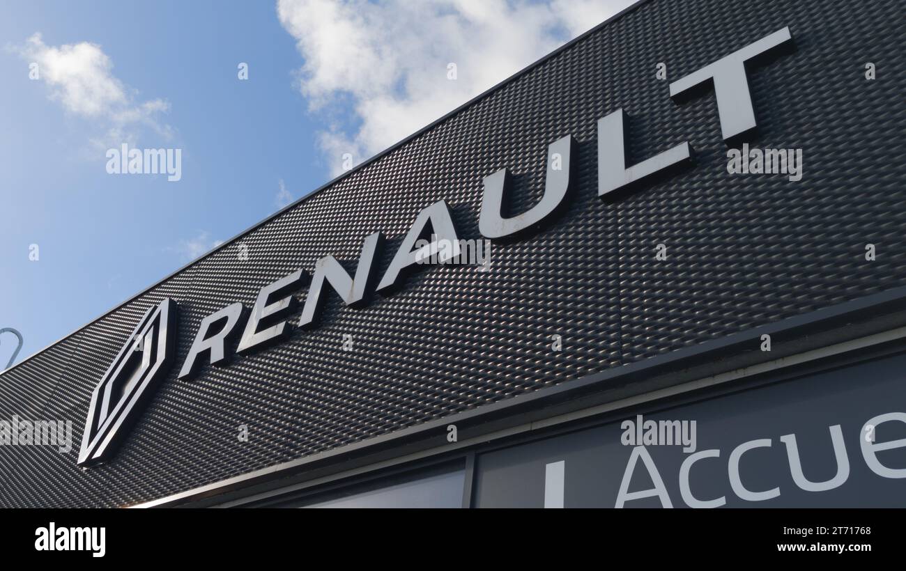 Bordeaux , France - 11 04 2023 : renault sign logo and brand text on ...