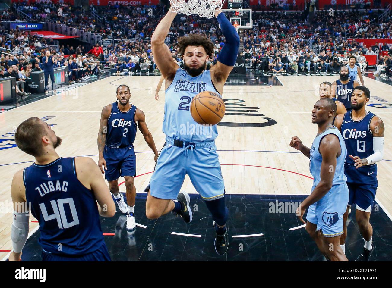 Los Angeles, USA. 12th Nov, 2023. David Roddy (C) of Memphis Grizzlies ...