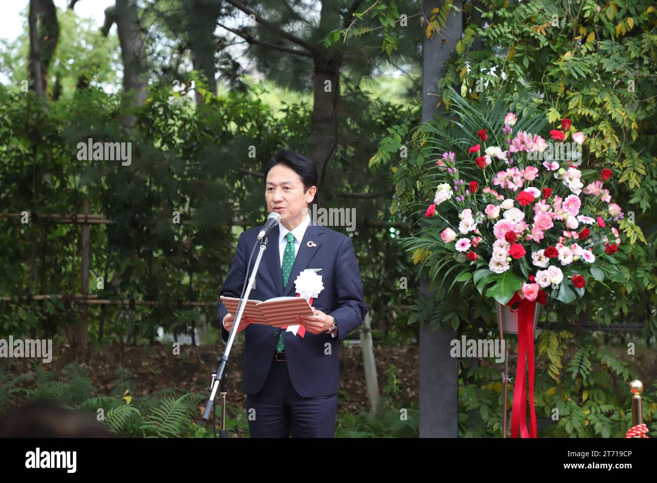 (231113) -- KITAKYUSHU, Nov. 13, 2023 (Xinhua) -- Mayor of Kitakyushu ...