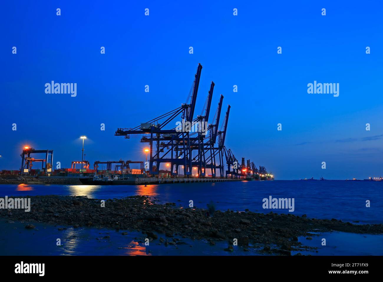 Port crane unloading container ships Stock Photo - Alamy