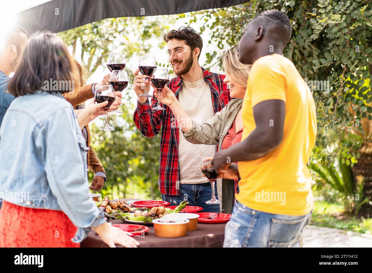 Conviviality and friendship hi-res stock photography and images - Alamy