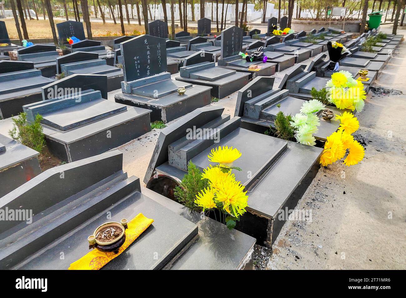 ANYANG, CHINA - NOVEMBER 13, 2023 - People place flowers and offerings ...