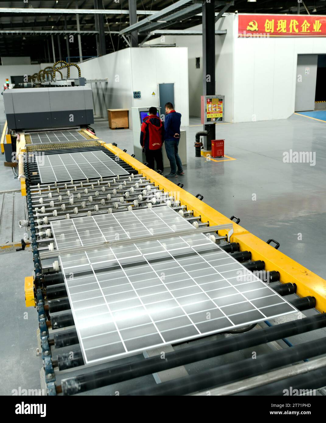 China solar cell production hi-res stock photography and images - Alamy