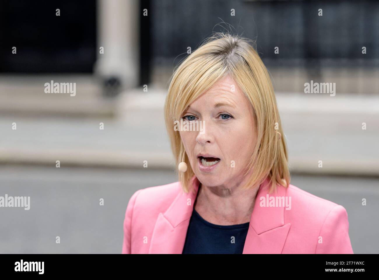 Itv female news presenter hi-res stock photography and images - Alamy