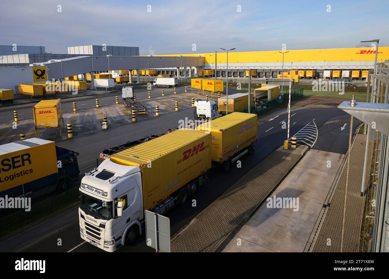Hamburg, Germany. 13th Nov, 2023. The new hall (rear) with connecting ...