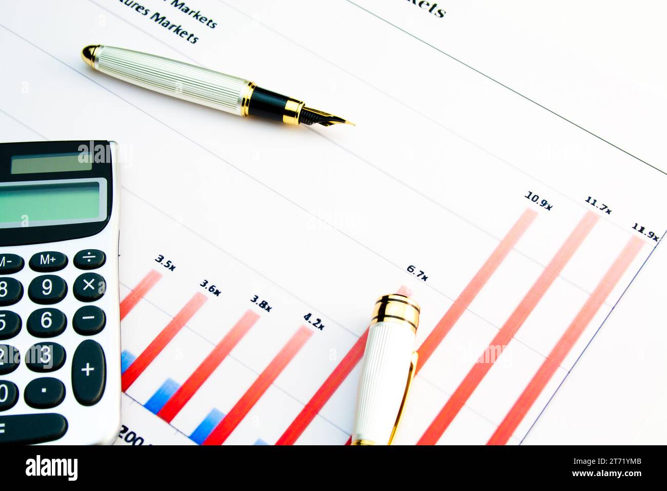 Business chart calculator pen hi-res stock photography and images - Alamy