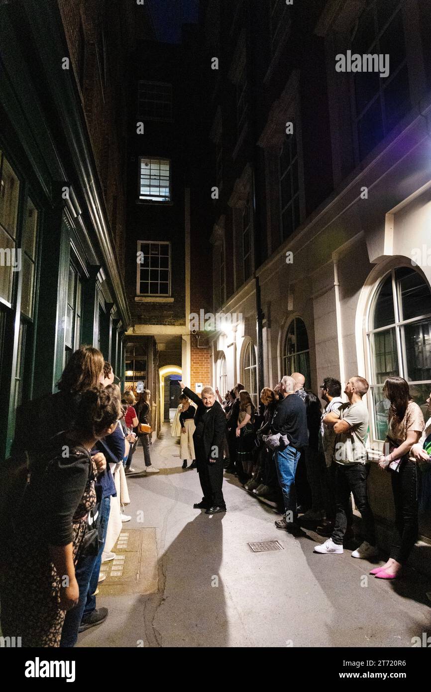 Tour guide leading a ghost tour around the Square Mile, London, England ...
