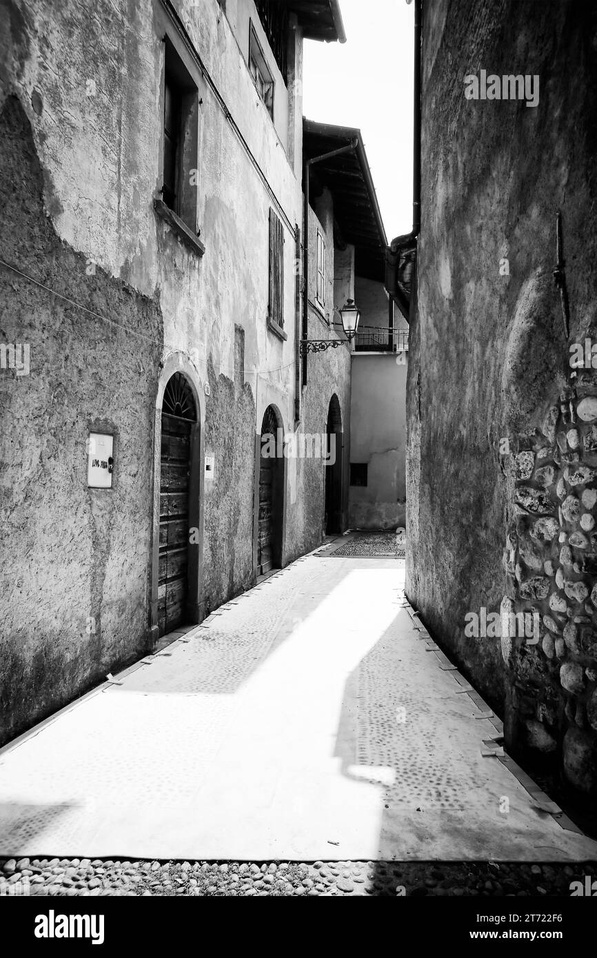 Alley between buildings in city Stock Photo - Alamy